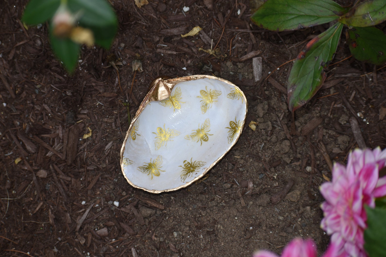 Bee Decoupage Clam Shell Gold and Pink Cape Cod Liquid - Etsy