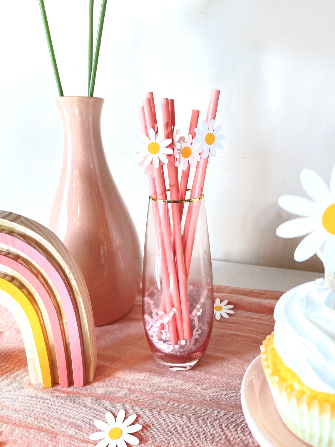 Daisy Birthday Party, Groovy Birthday Party Decorations, Hippie ...
