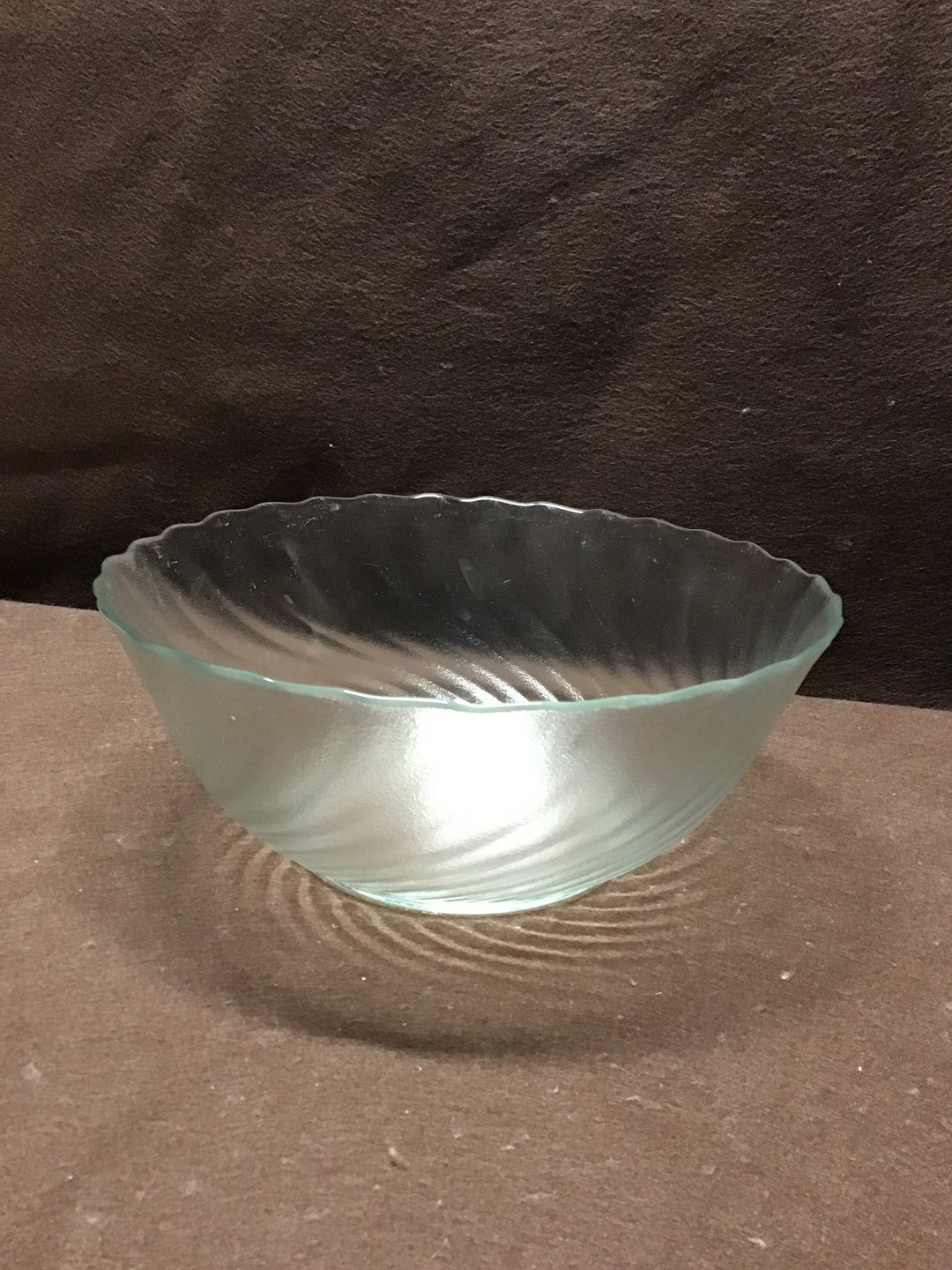 Vintage Clear Arcoroc 9 Inch Serving Bowl. Swirl Pattern - Etsy
