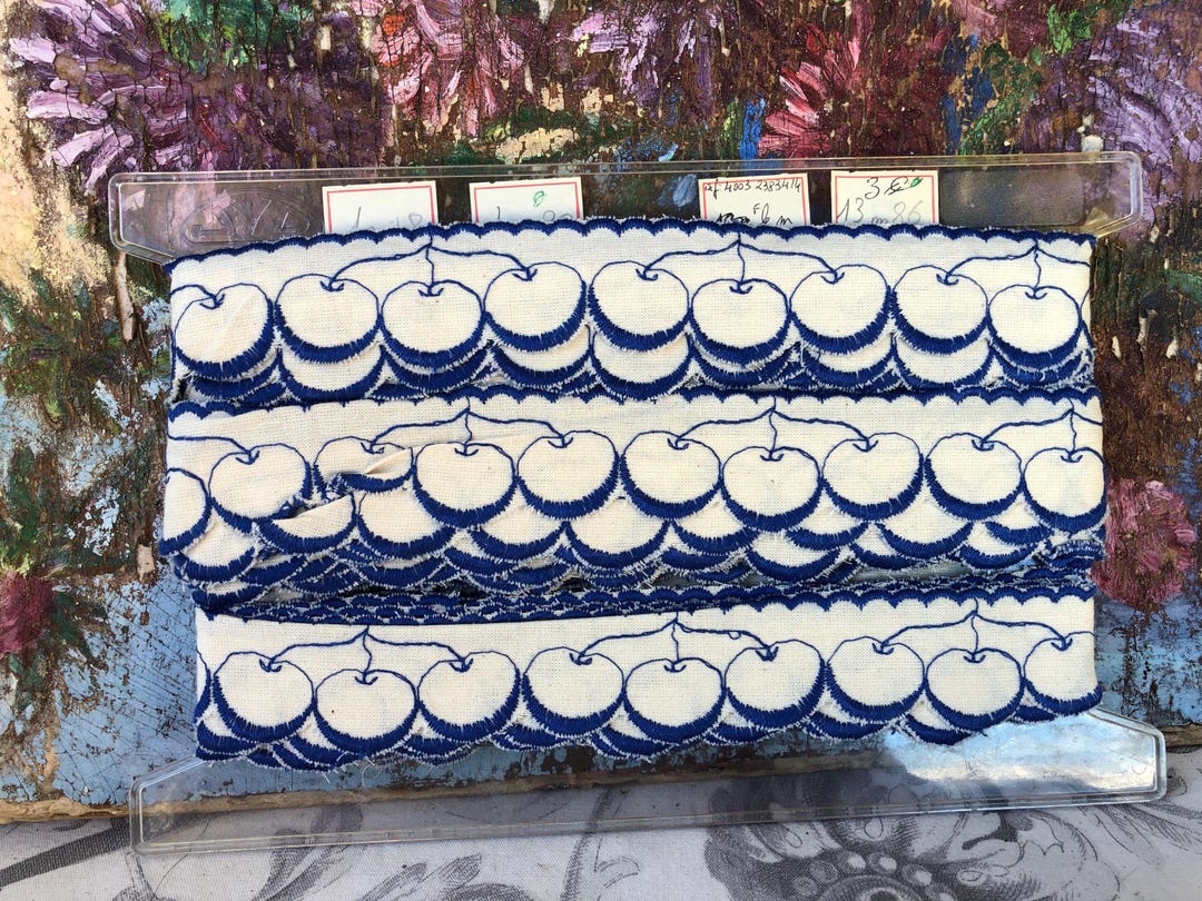 French Vintage Cream & Blue Cotton Shelf/chimney Trim With Charming ...