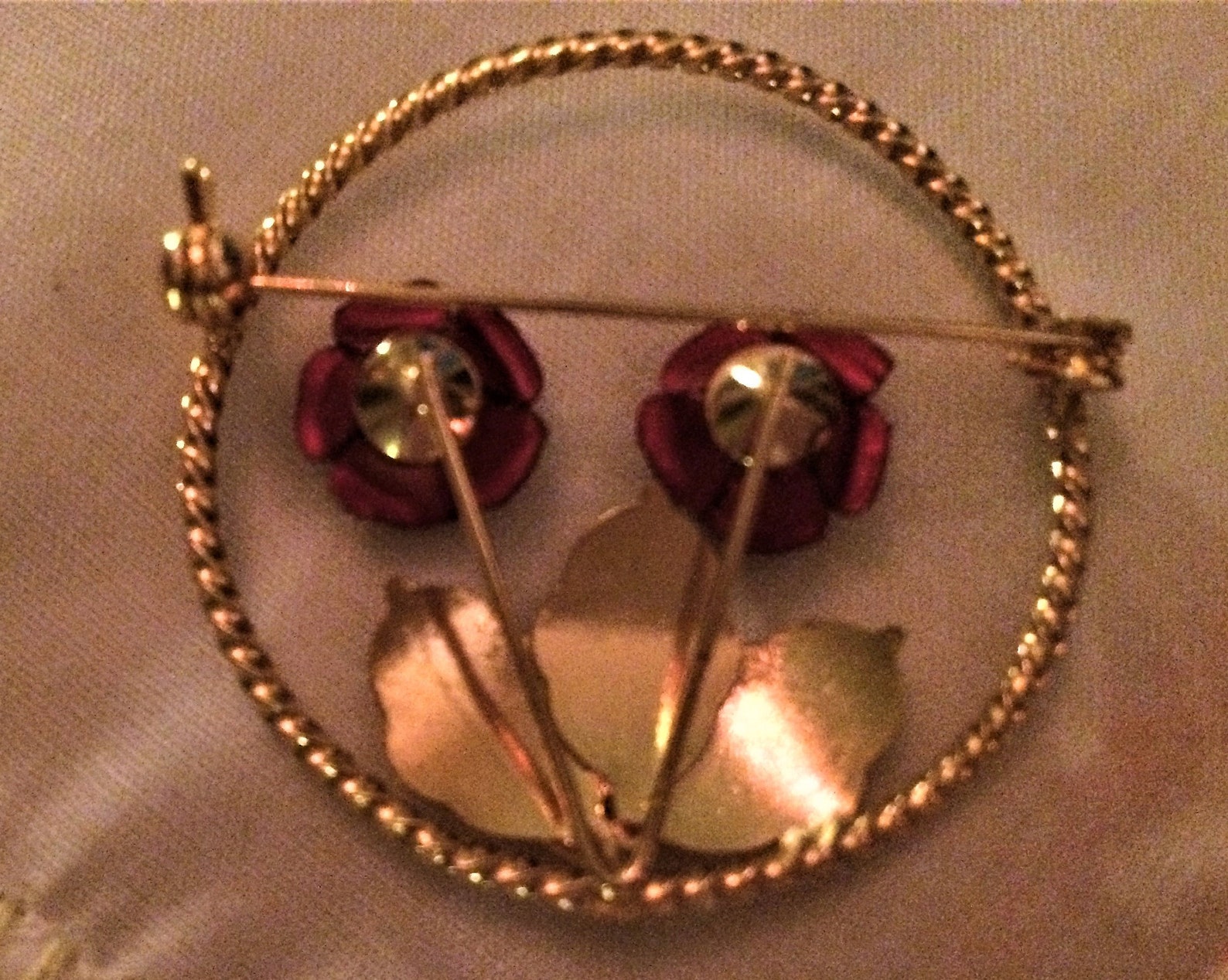 Vintage Goldtone Circular Pin With Two Deep Red Roses and Gold - Etsy