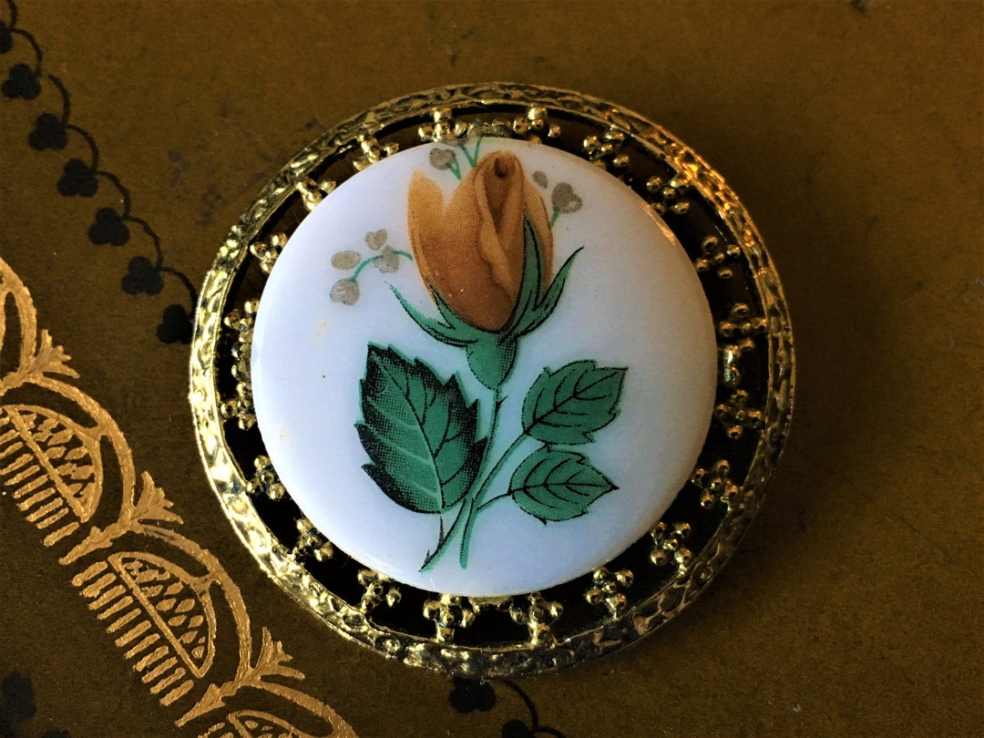 Vintage Cameo Type Brooch With Red Rose Set in Goldtone Setting-retro ...