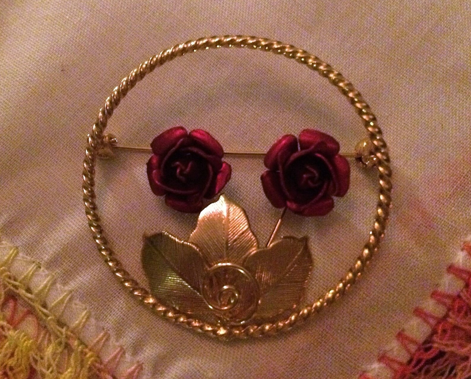 Vintage Goldtone Circular Pin With Two Deep Red Roses and Gold - Etsy