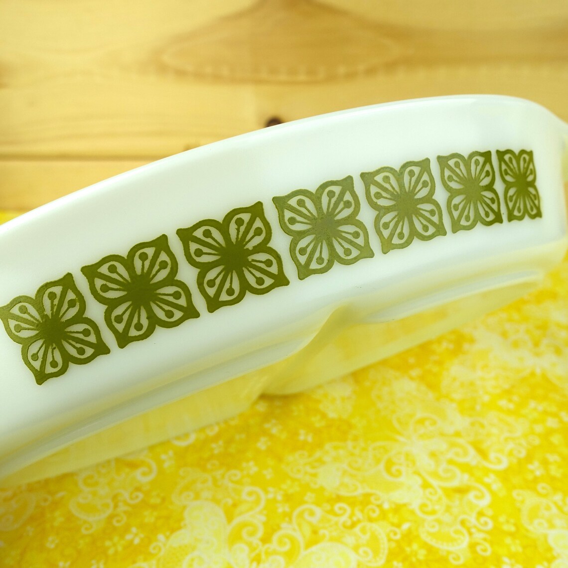 Pyrex 1-1/2-quart Divided Serving Dish Verde Stamp Program - Etsy