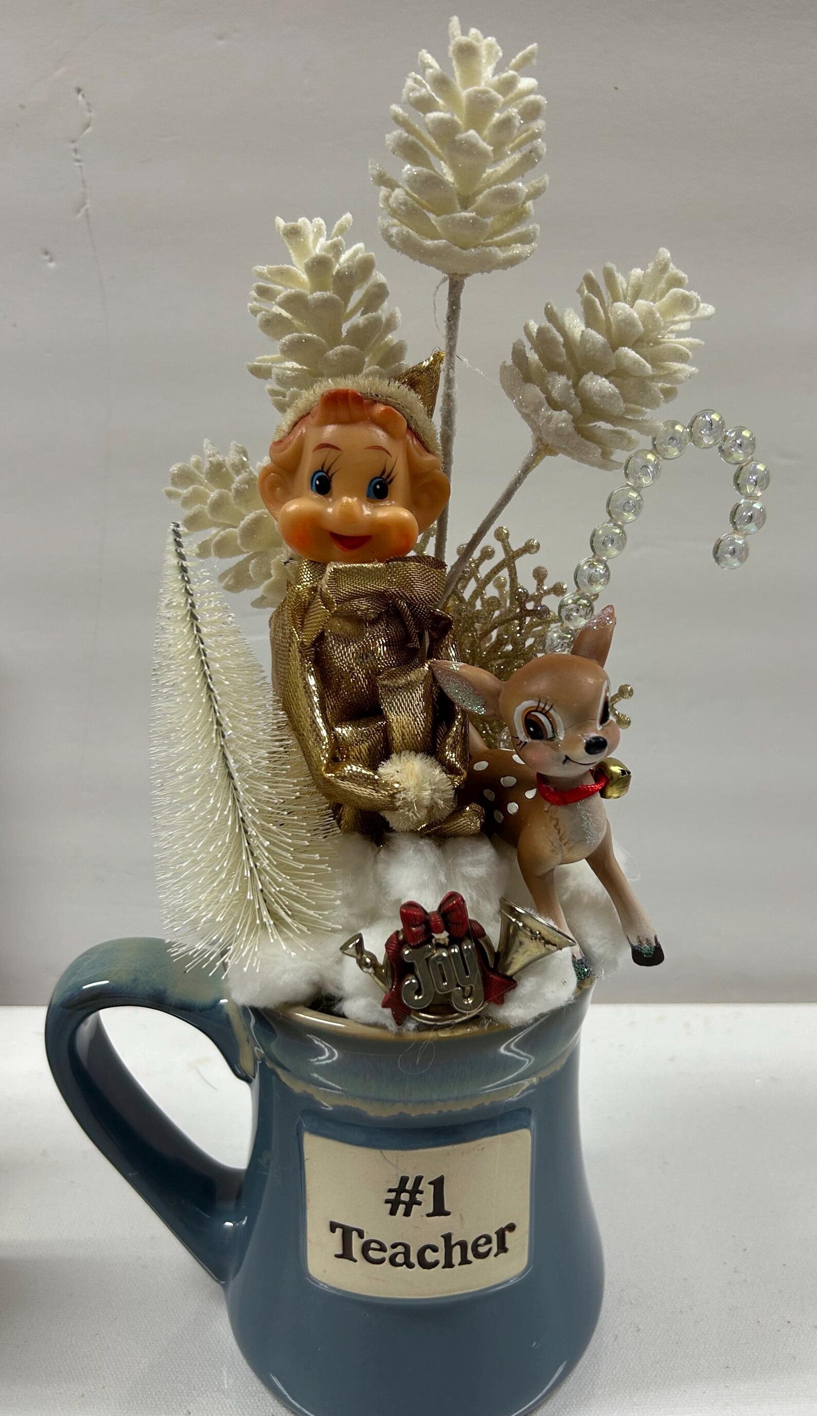 Christmas Assemblage Vinette 1 Teacher Gold Lemay Knee Hugger, Elf ...