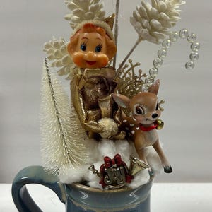 Christmas Assemblage Vinette 1 Teacher Gold Lemay Knee Hugger, Elf ...