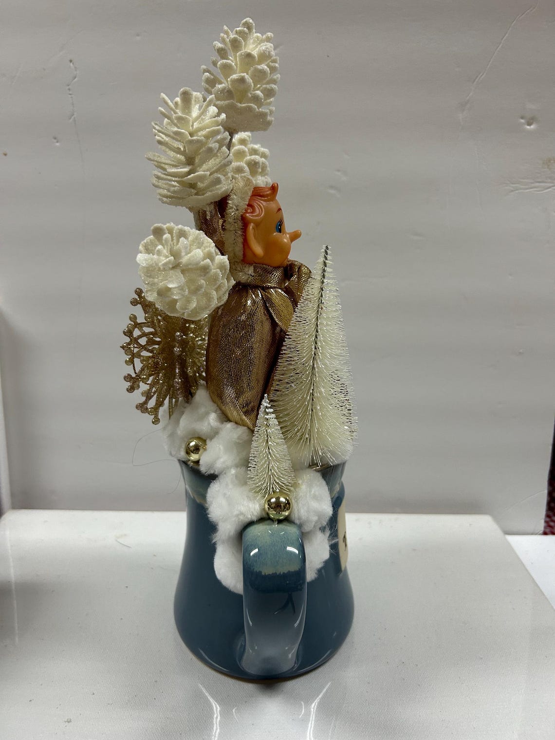 Christmas Assemblage Vinette 1 Teacher Gold Lemay Knee Hugger, Elf ...