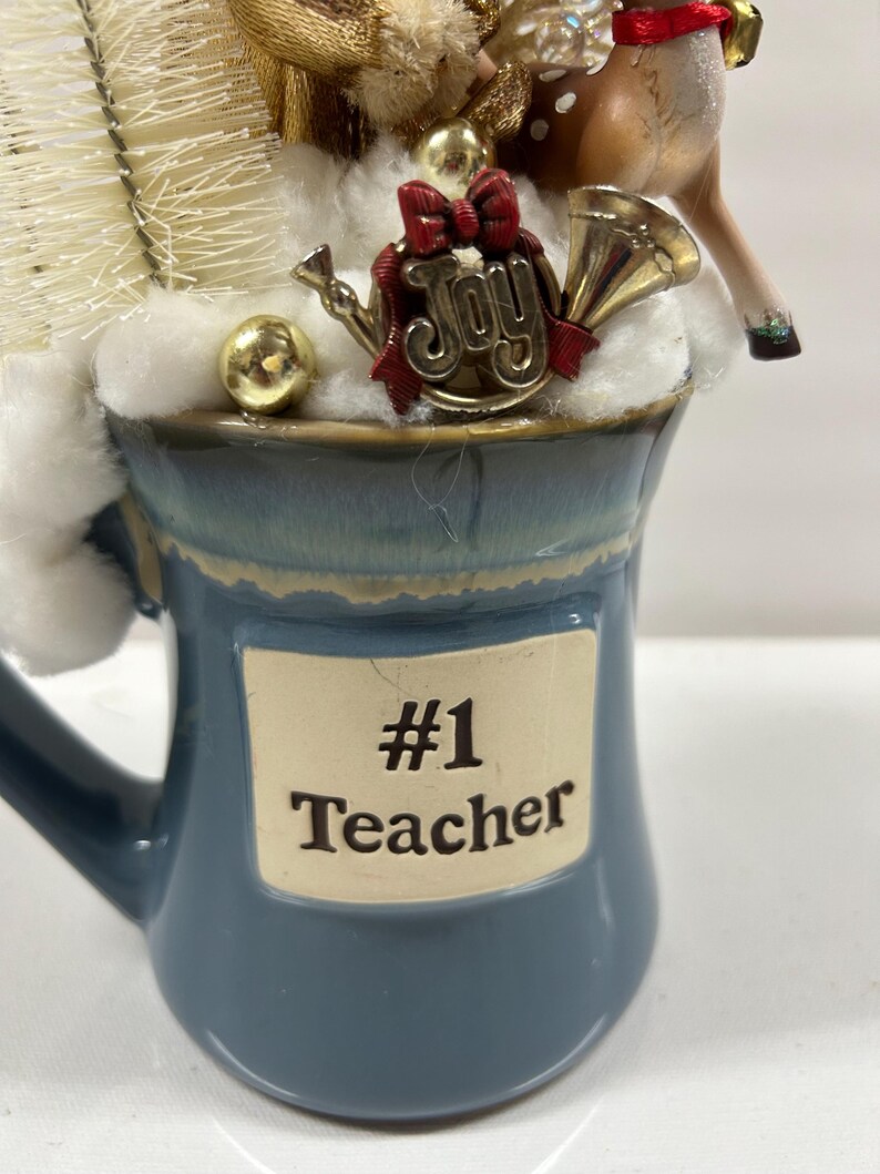 Christmas Assemblage Vinette 1 Teacher Gold Lemay Knee Hugger, Elf ...