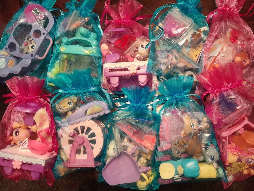 22 Pc Big Bag of LPS Fun 3 Pets 1 Random Cat OR Dog & 2 Other Pets 2 ...
