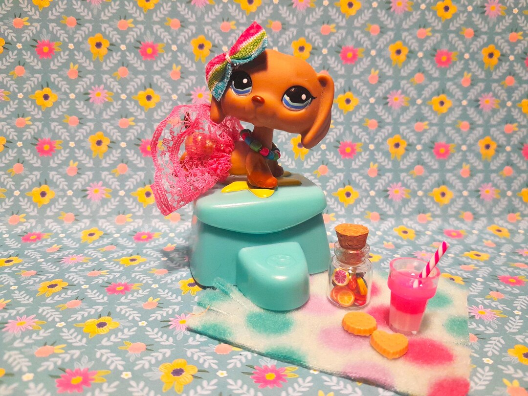 Time to Let Go!! Authentic LPS Brown Dachshund Blue Dot Eyes #1211 ...