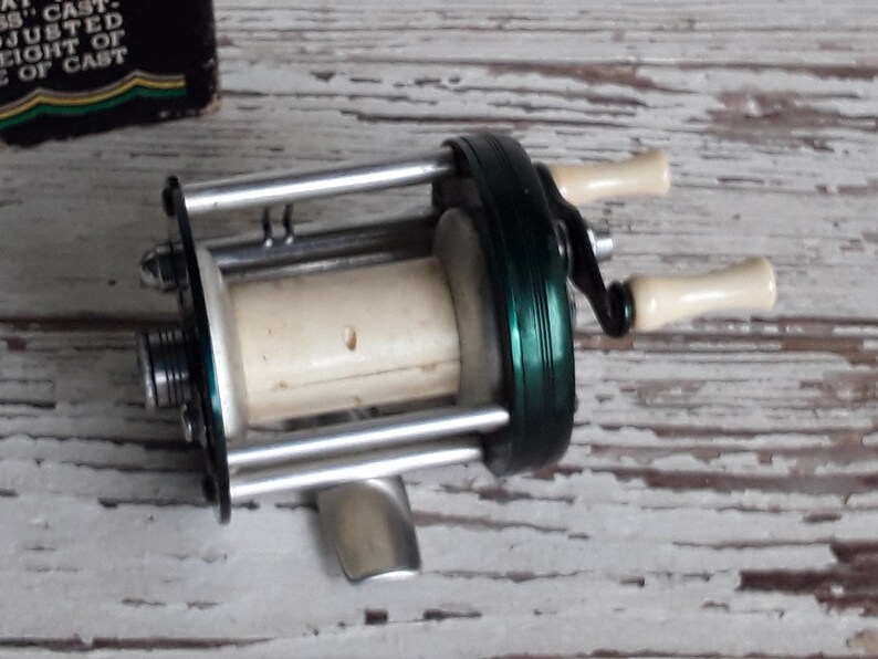 Vintage Bronson lashless Level Winding Casting Reel 1710 - Etsy