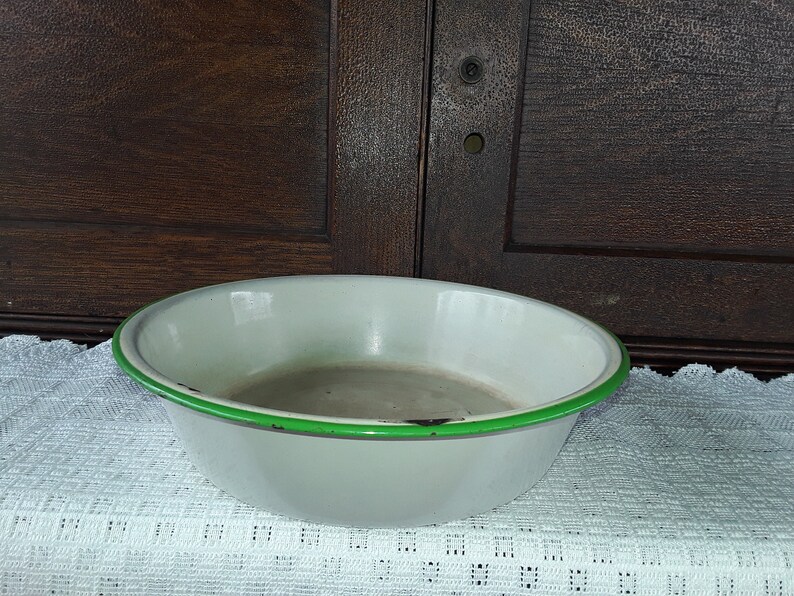 Vintage Enamelware Tan/beige and Green Metal Small Dish Pan - Etsy