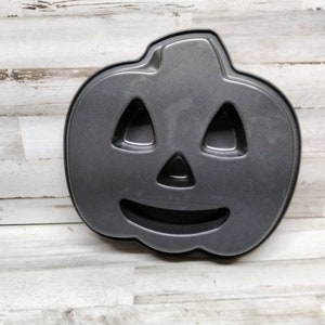 Jack-o-lantern Pumpkin Cake Pan / Fall Baking Pans / Pumpkin Face Cake ...