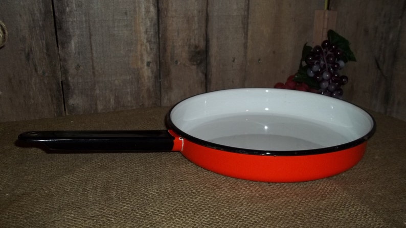 Red & White Enamel Ware Skillet Fry Pan 10 With Black Handle - Etsy