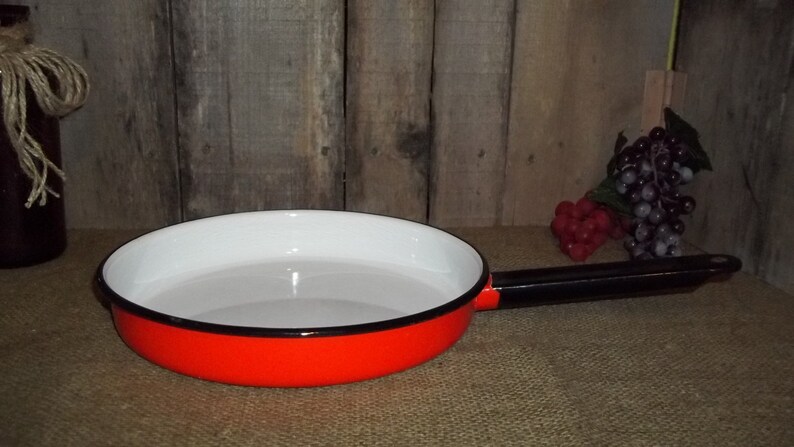 Red & White Enamel Ware Skillet Fry Pan 10 With Black Handle - Etsy