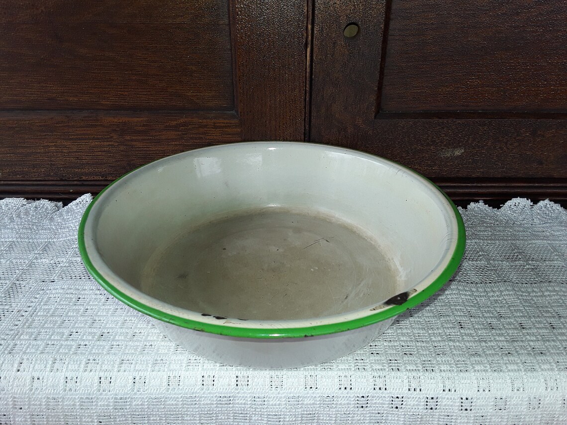 Vintage Enamelware Tan/beige and Green Metal Small Dish Pan - Etsy