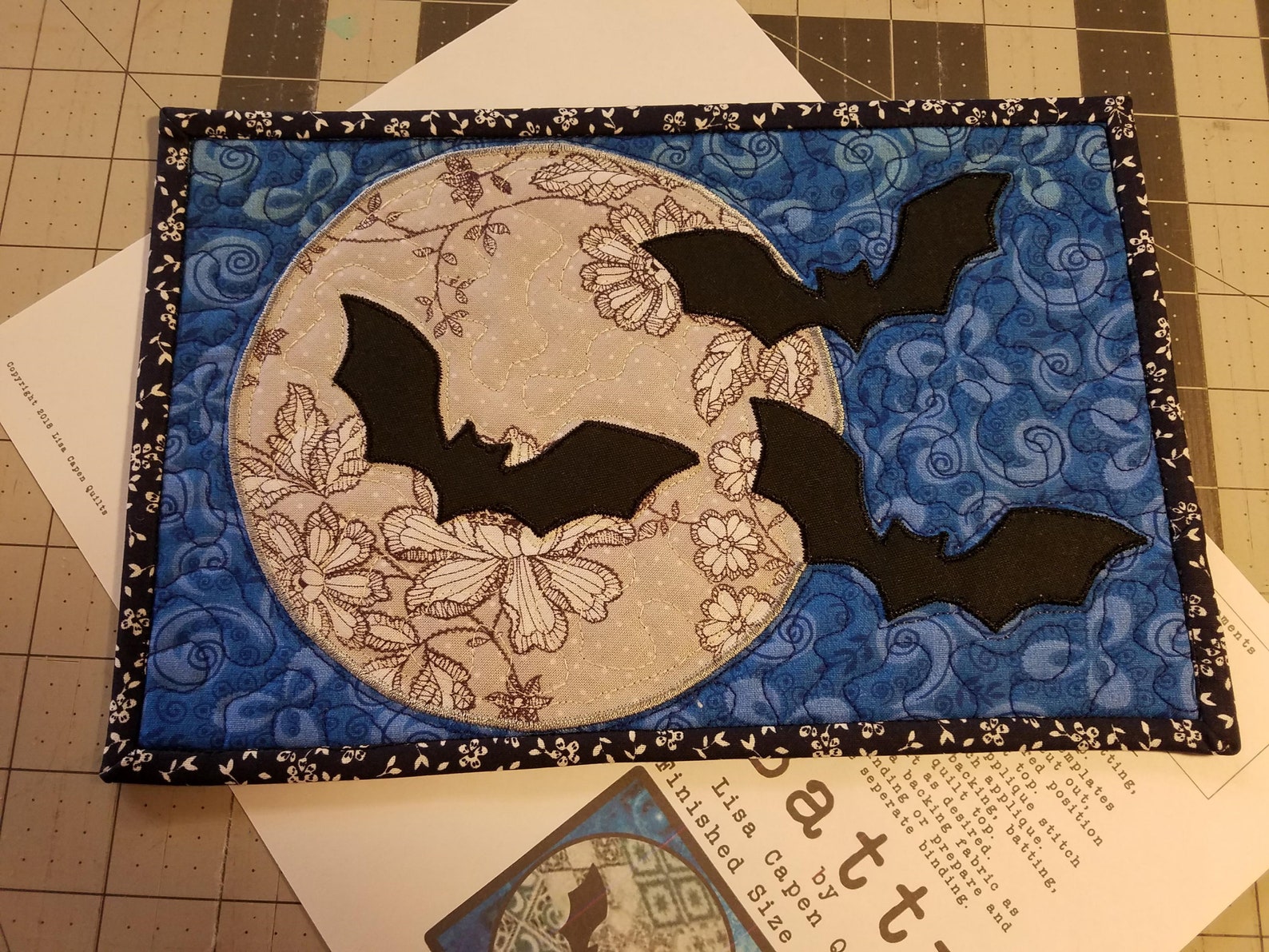 BATTY - Halloween Mug Rug Pattern by Lisa Capen Quilts - Finished Size ...