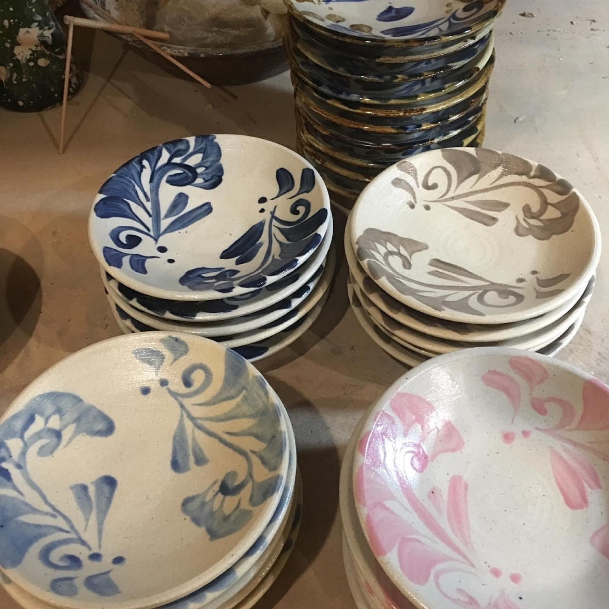 Okinawa YACHIMUN Ryukyu Karakusa Brown Dish Gift Yachimun YONAMINE ...