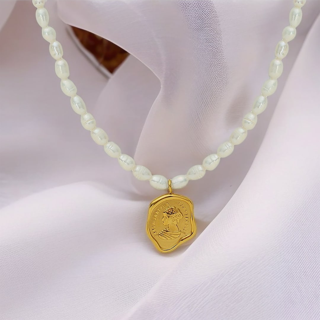 Venus Vintage Gold Goddess Pendant french Freshwater Pearl - Etsy