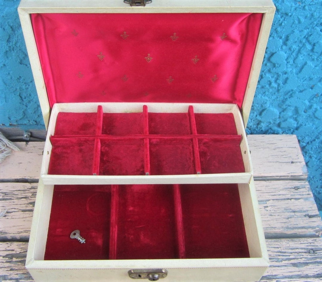 Cheney Jewelry Box Cream With Red Velvet & Satin 60s Vinyl Jewel Box ...