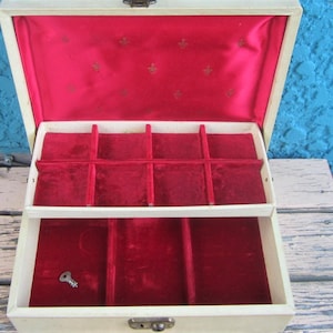 Cheney Jewelry Box Cream With Red Velvet & Satin 60s Vinyl Jewel Box ...