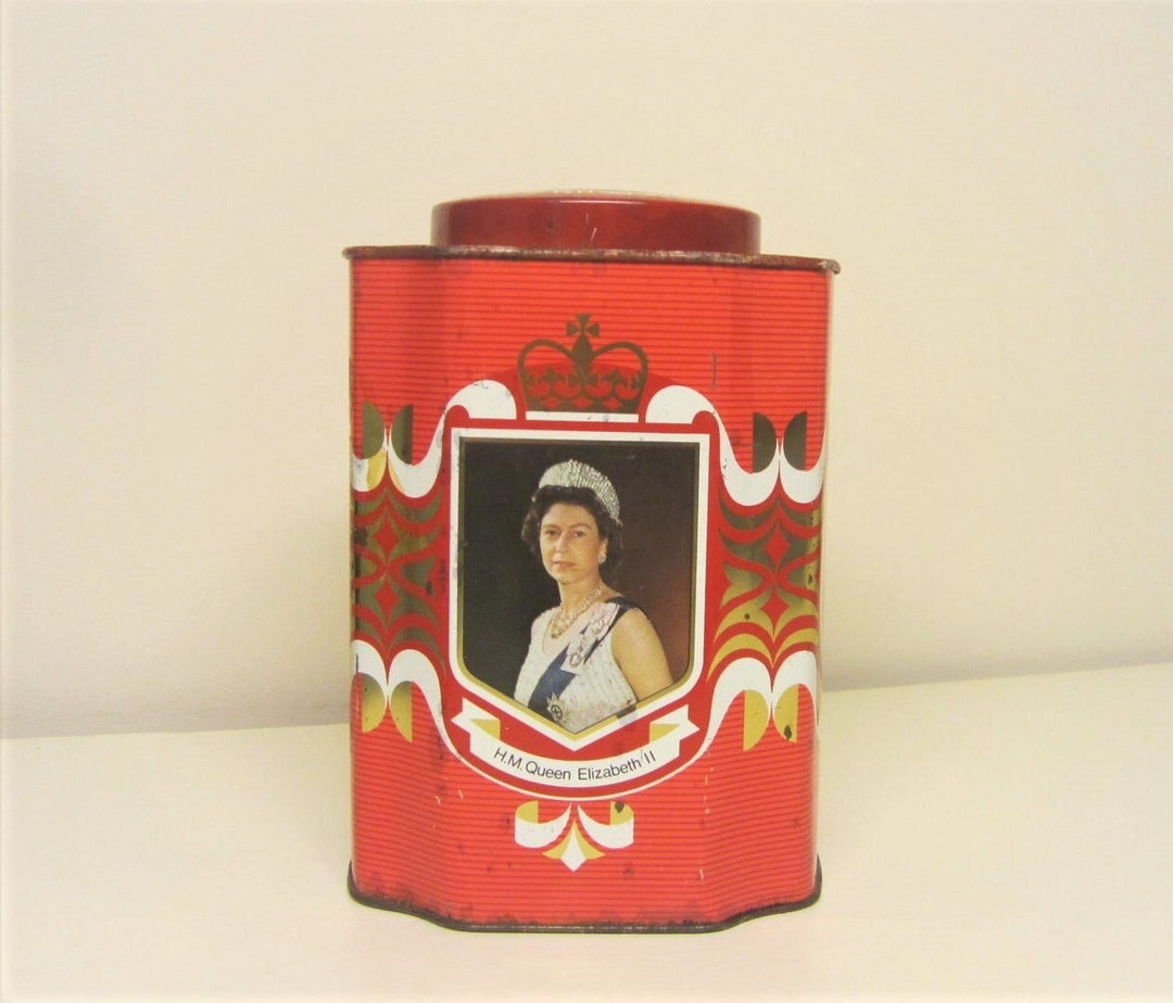 1977 Queen Elizabeth II Tin Silver Jubilee Tin Box 70s Queen Elizabeth ...