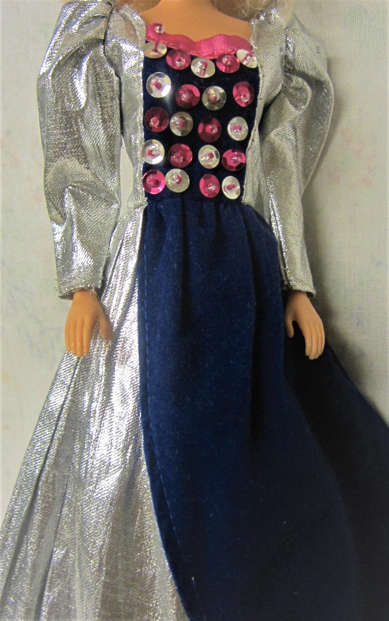 Barbie Silver Gown Vintage Barbie Metallic Dress Silver & Blue - Etsy.de