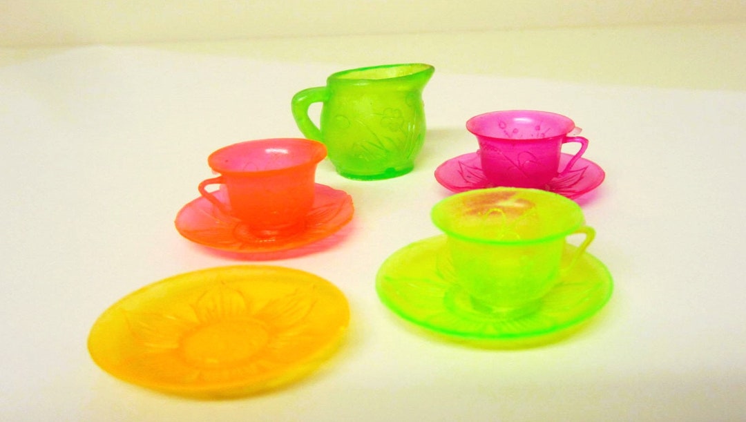 50s Plastic Toy Tea Set Hong Kong Toy Dishes 8 Piece Set Tiny Tea Set ...