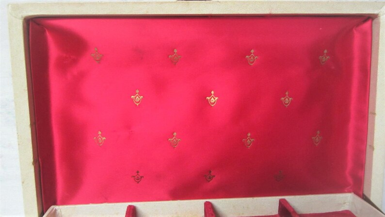 Cheney Jewelry Box Cream With Red Velvet & Satin 60s Vinyl - Etsy
