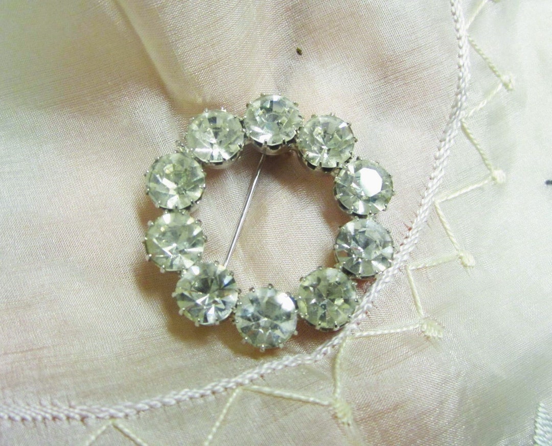 Clear Rhinestone Wreath Brooch 50s Crystal Pin Unsigned Sparkly Round ...