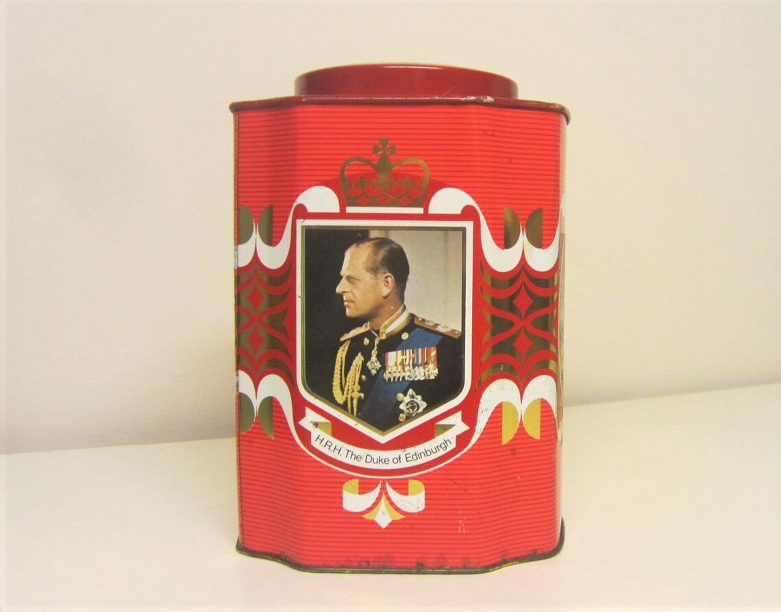1977 Queen Elizabeth II Tin Silver Jubilee Tin Box 70s Queen Elizabeth ...