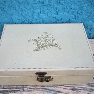 Cheney Jewelry Box Cream With Red Velvet & Satin 60s Vinyl Jewel Box ...