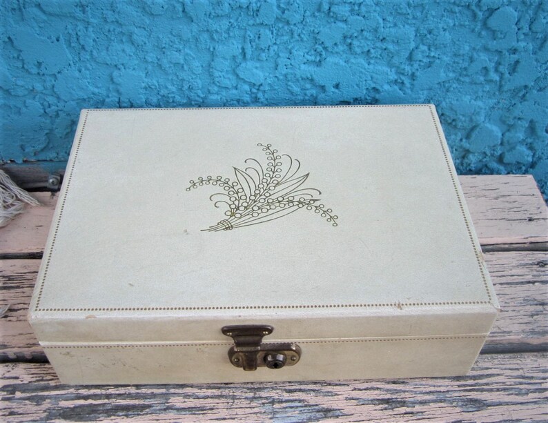 Cheney Jewelry Box Cream With Red Velvet & Satin 60s Vinyl - Etsy