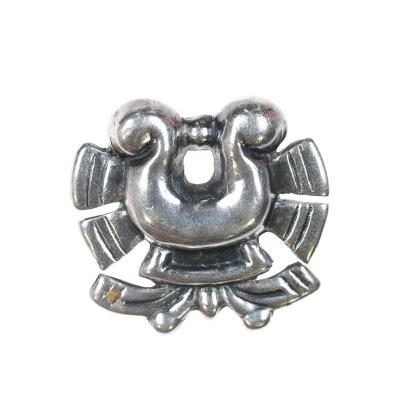 William Spratling sterling Aztec style pin - Gem