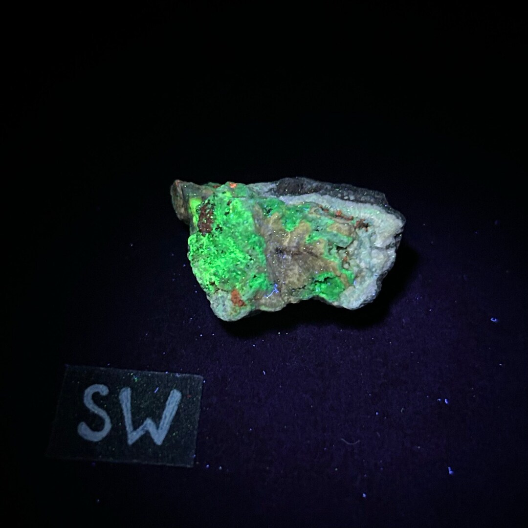 Fluorescent and Phosphorescent Puttapa Willemite, Calcite, Smithsonite ...