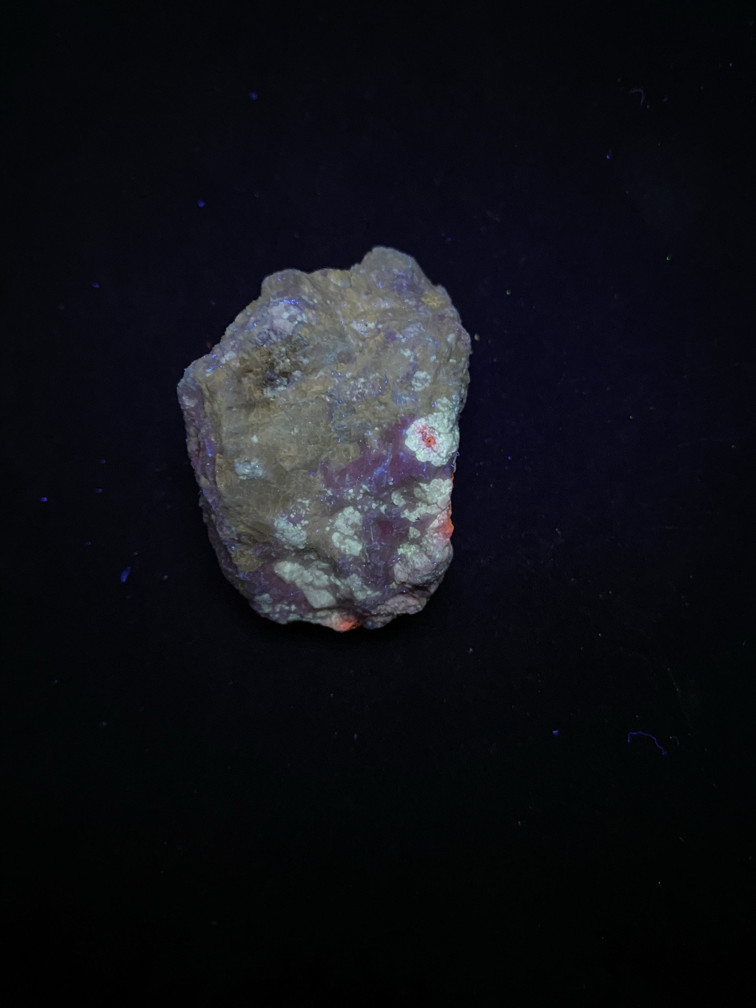 RARE Fluorescent HACKMANITE and Richterite.*Tenebrescent* Rough unique ...