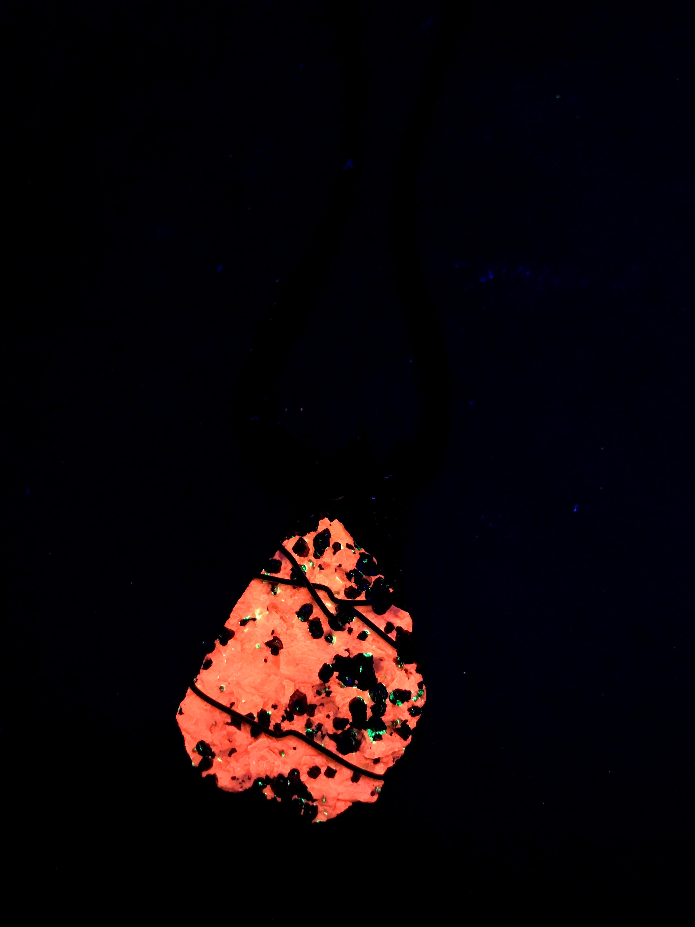 Fluorescent calcite, willemite and franklinite necklace, wirewrapped ...