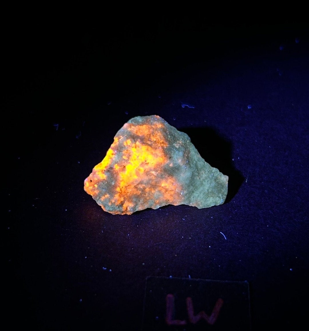 RARE Fluorescent HACKMANITE and Richterite.*tenebrescent* Rough Unique ...
