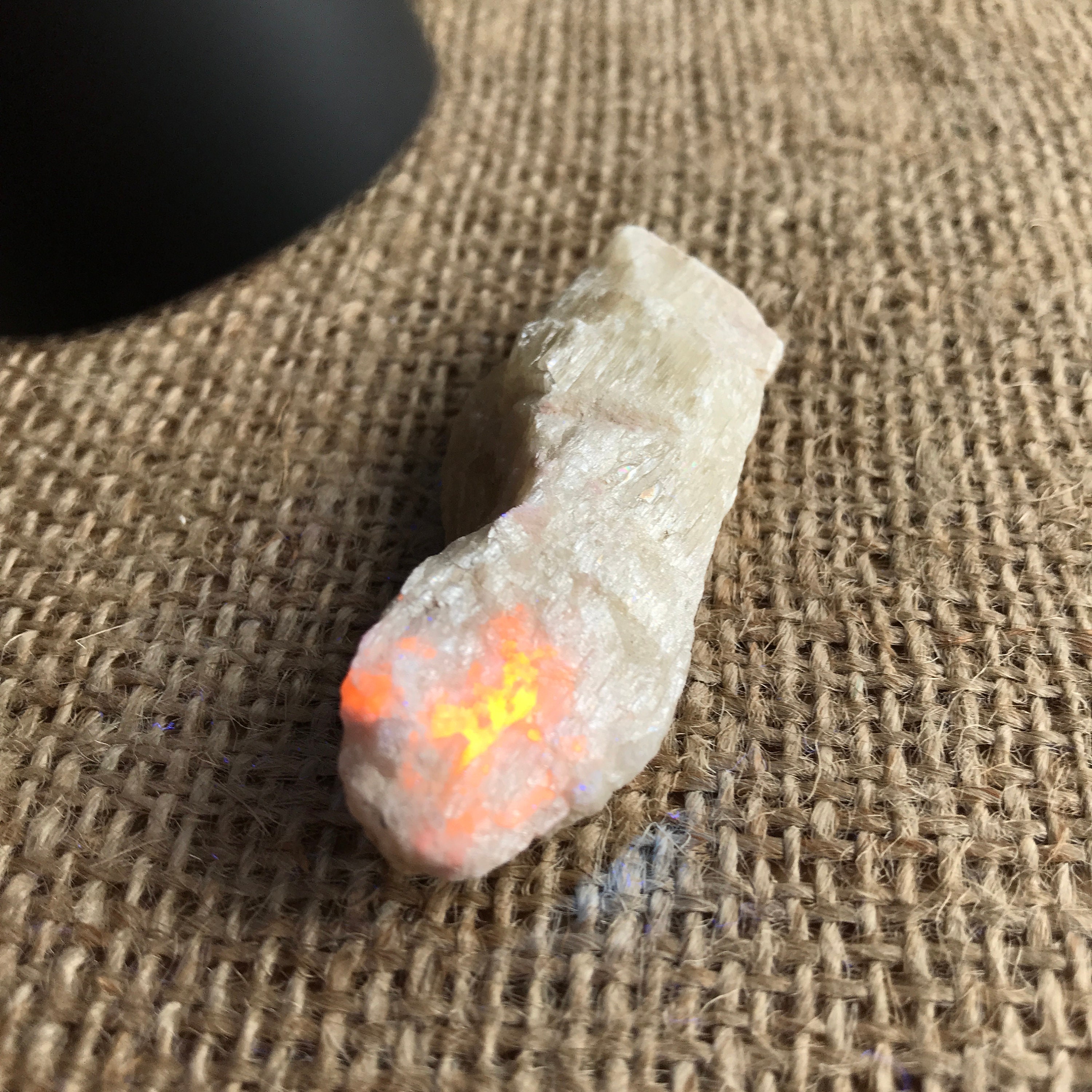 RARE Fluorescent HACKMANITE. *Tenebrescent* Rough unique crystal ...