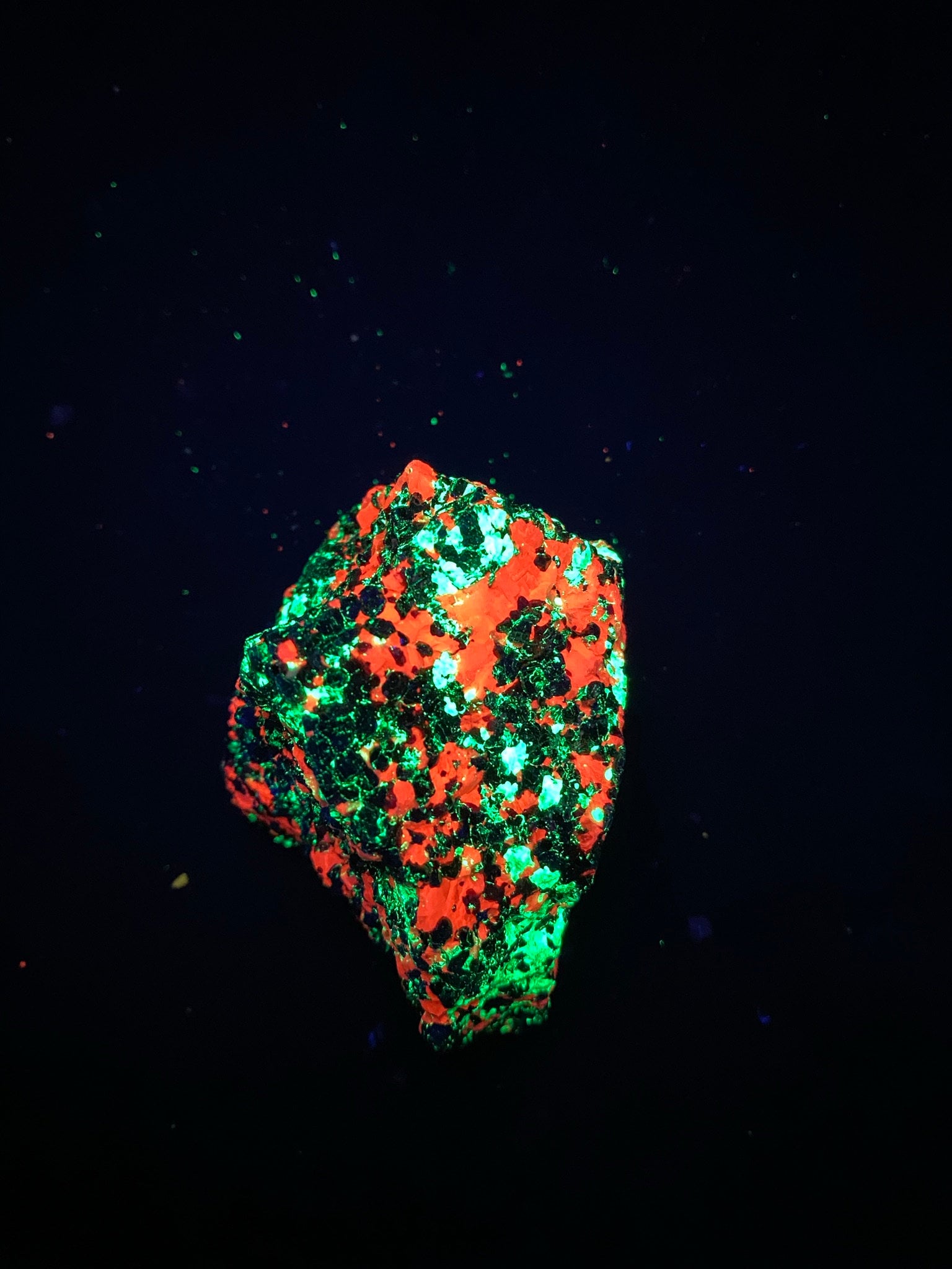 Super Fluorescent WILLEMITE, CALCITE, zincite and franklinite specimen ...