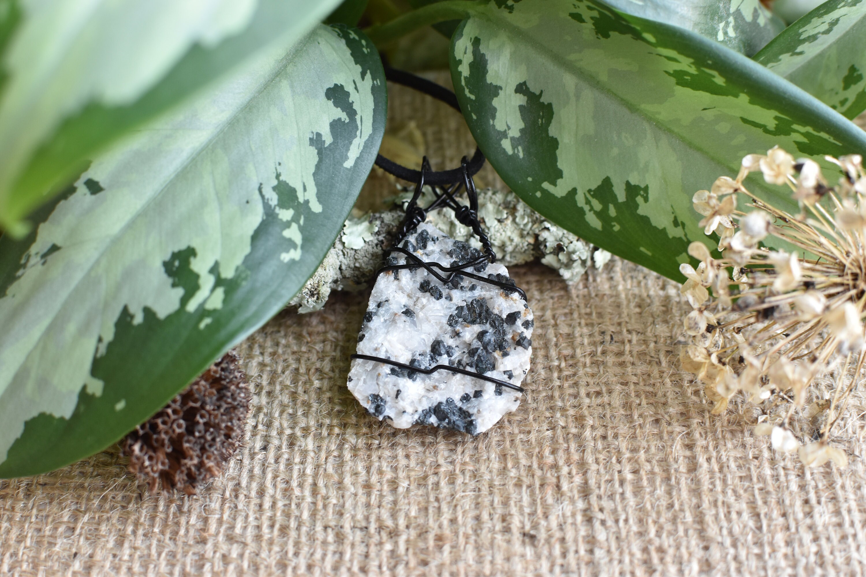 Fluorescent calcite, willemite and franklinite necklace, wirewrapped ...