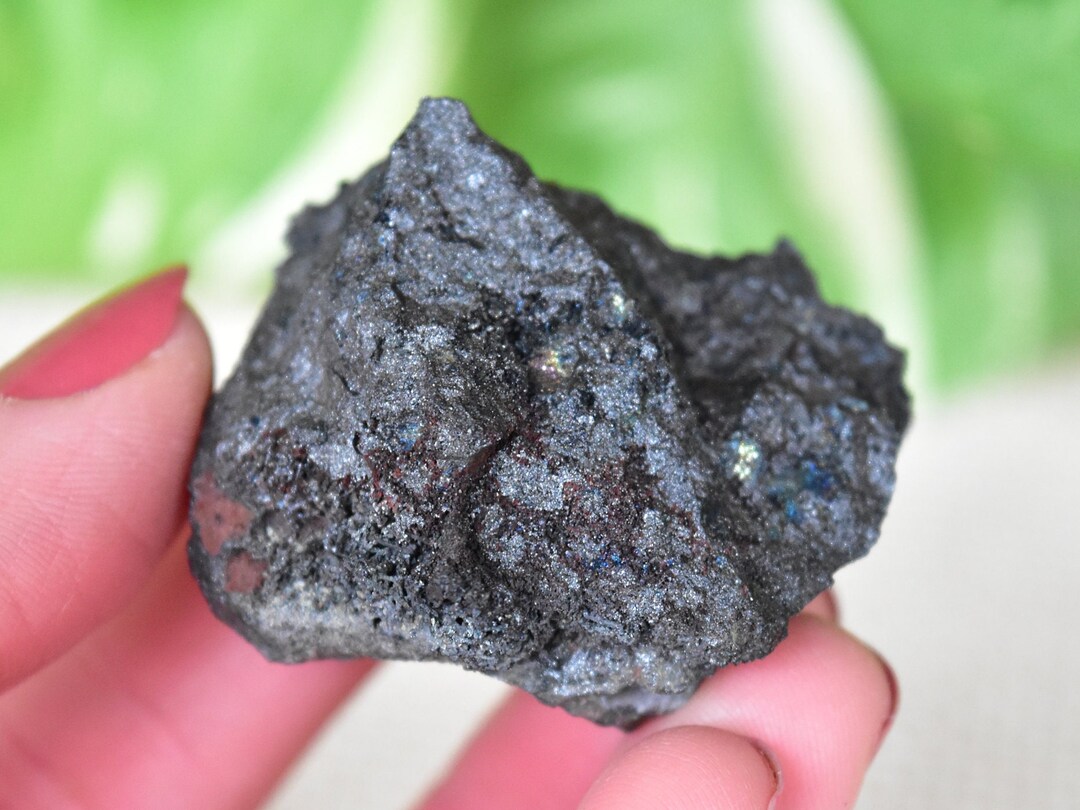 TENORIT Cluster und Hämatit Exemplar aus Hettstedt, Deutschland. Mit ...