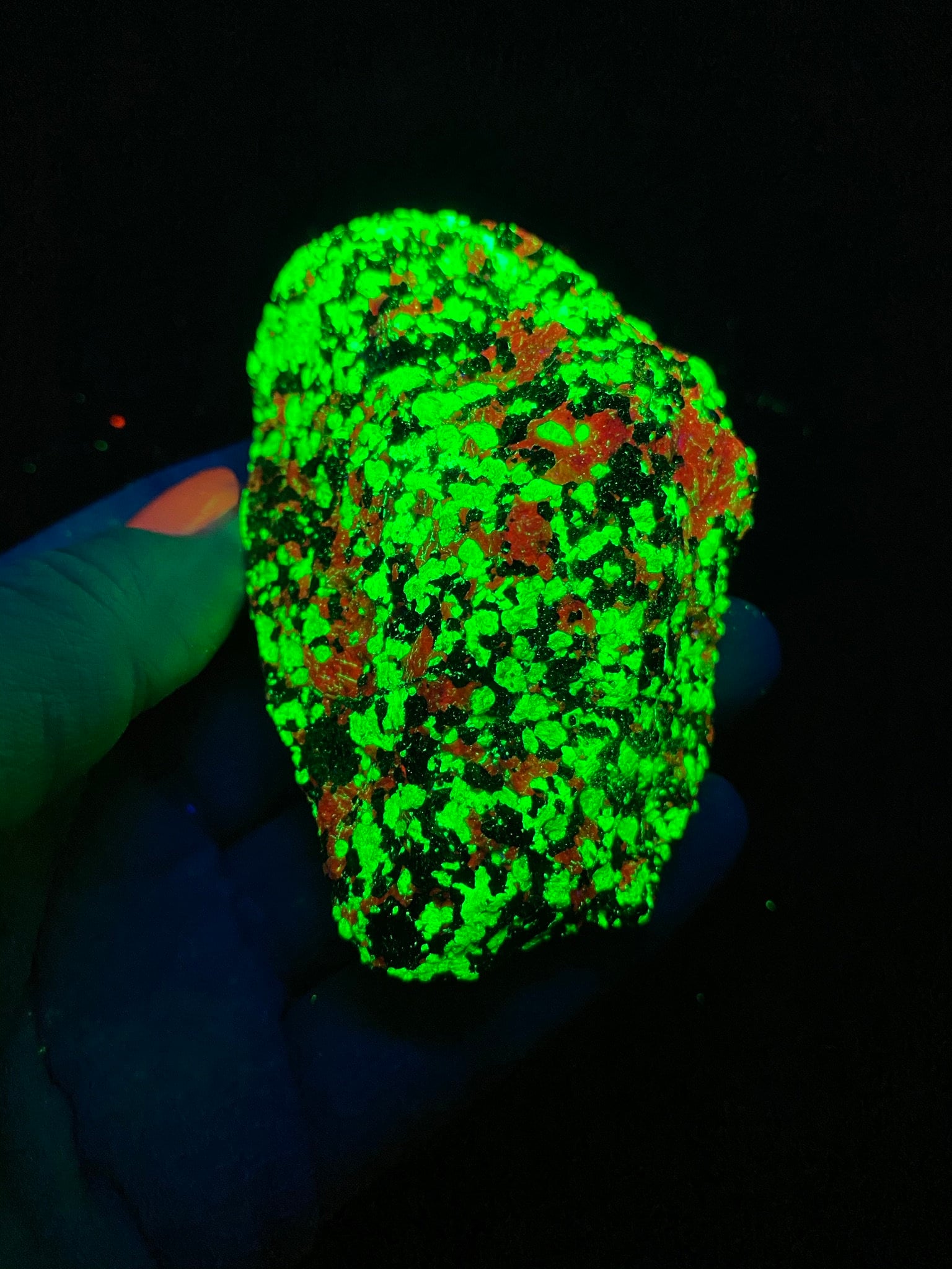 ULTRA FLUORESCENT WILLEMITE, Calcite, and Franklinite specimen. Uv ...