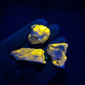 ONE X1 Fluorescent Scapolite & Prehnite Specimen - Yellow, Blue ...