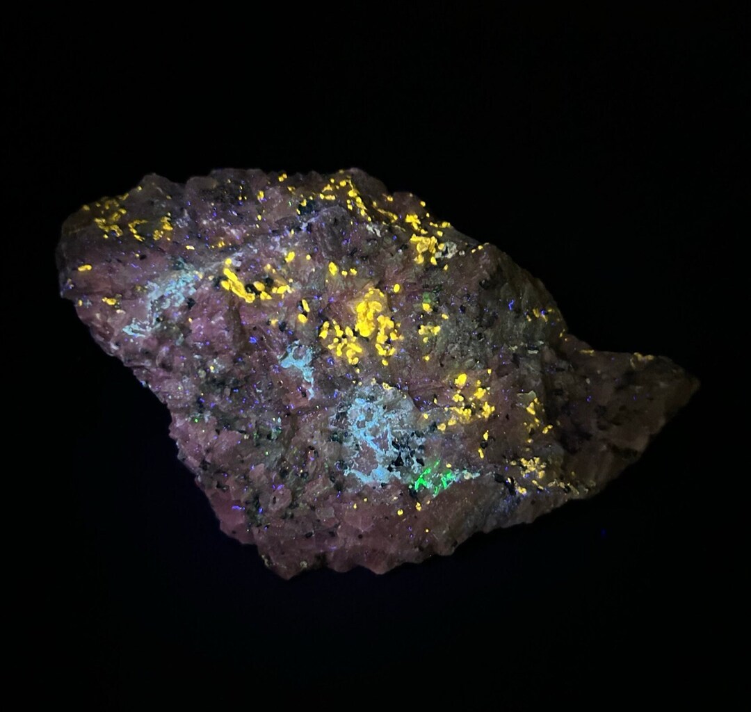 Fluorescent Wollastonite, and Franklinite. Yellow Shortwave SW 254nm ...
