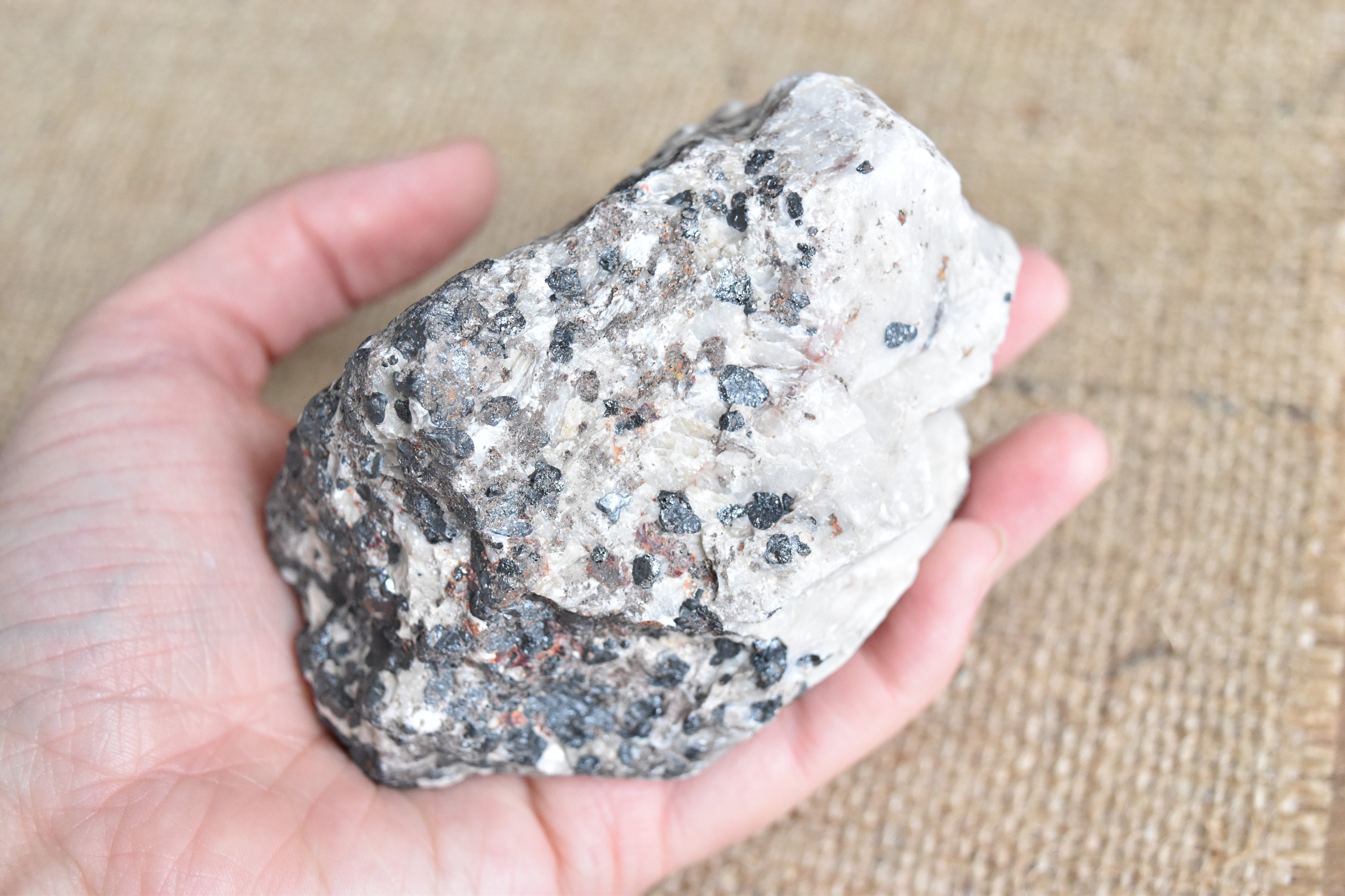 Fluorescent willemite, calcite, zincite, franklinite, with some ...