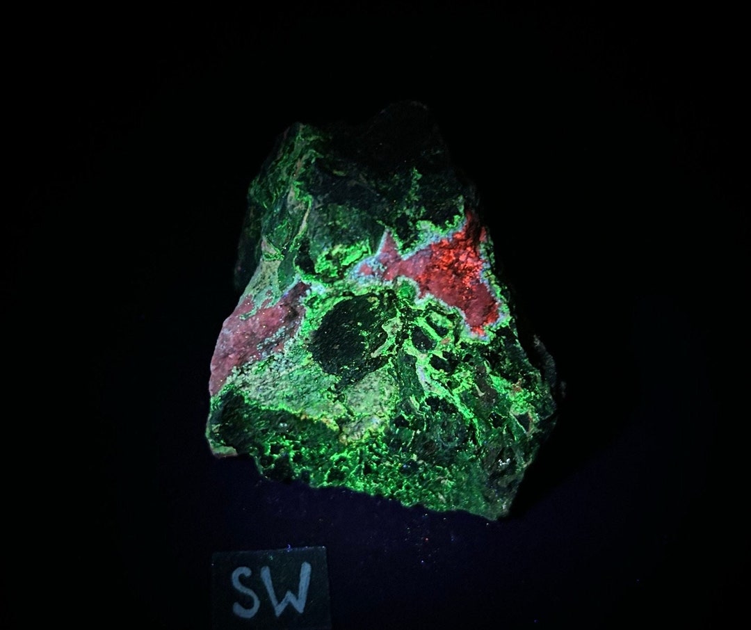 Fluorescent and Phosphorescent Puttapa Willemite, Calcite, Smithsonite ...