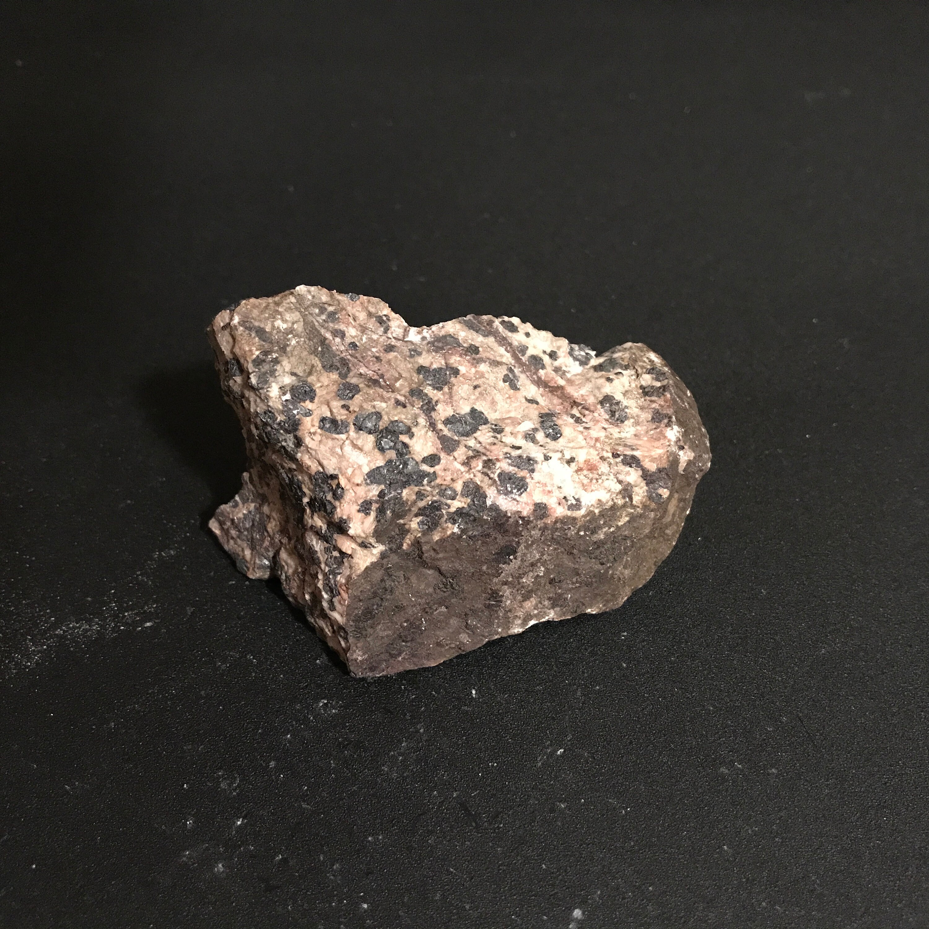 Fluorescent willemite, calcite, zincite, and franklinite specimen ...