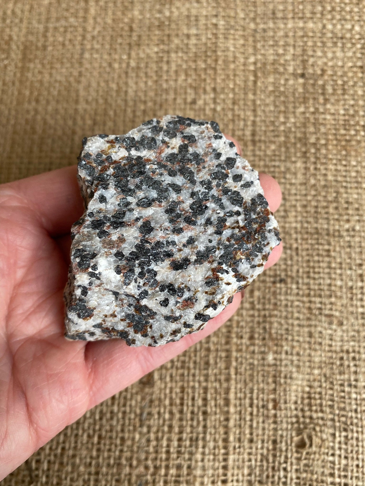 Fluorescent willemite, calcite, zincite and franklinite specimen. UV ...