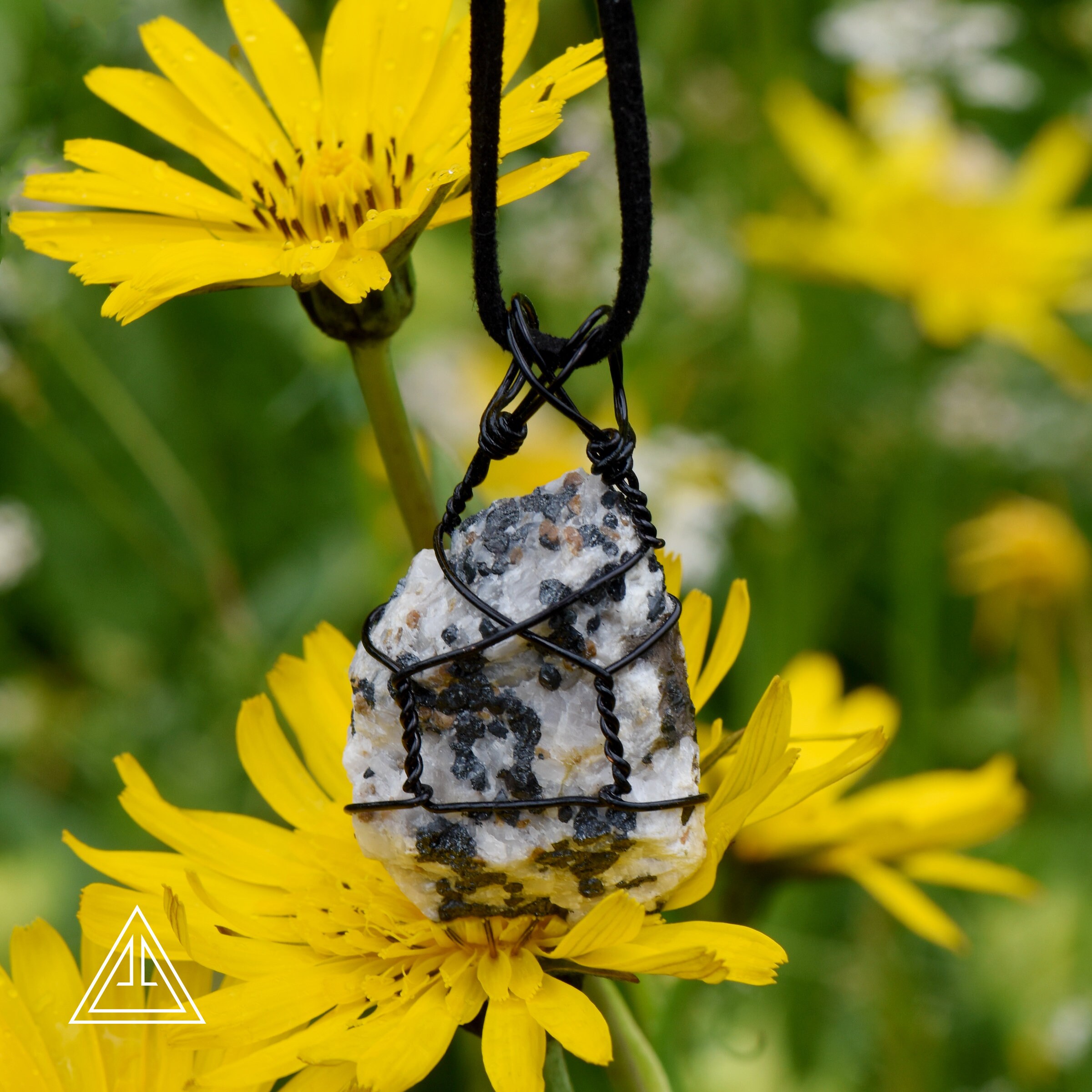 Fluorescent calcite, willemite and franklinite necklace, wirewrapped ...